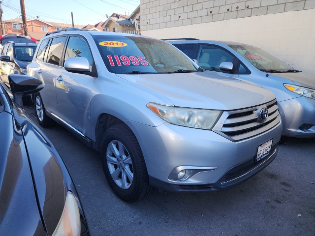 Universal Auto Center